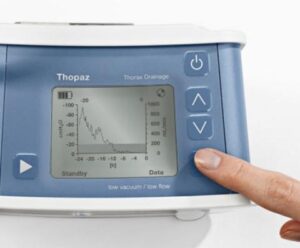 Thoraxdrain bij vocht achter de long of klaplong - ZorgSaam